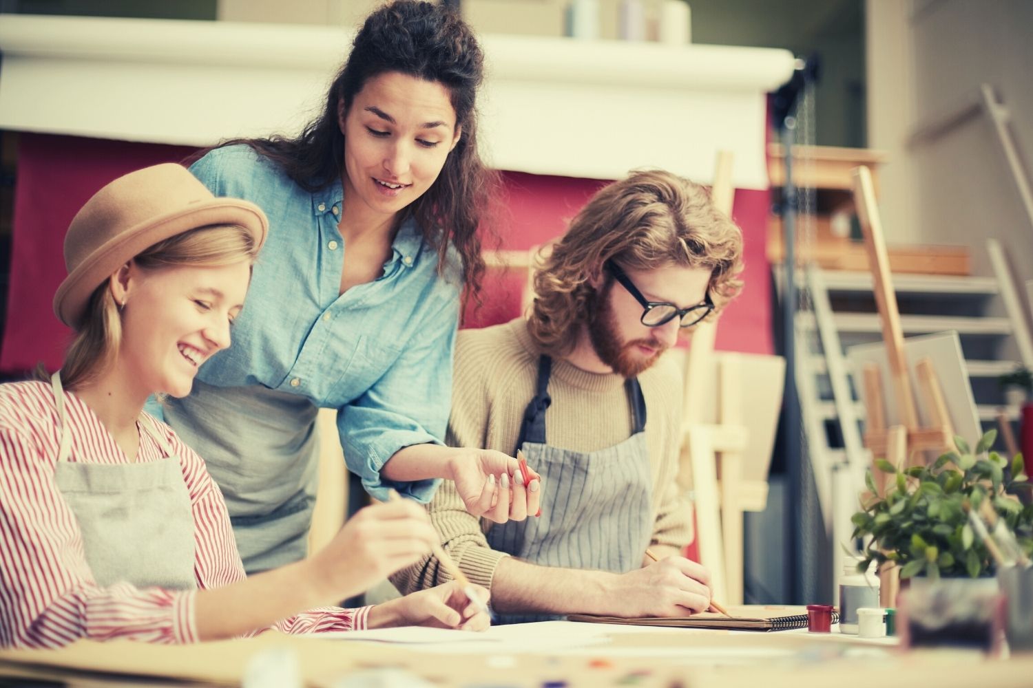 What is a Visual Artist? (with Skills Required)